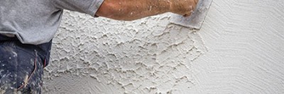 ᐅ Muur bezetten? Doe het zelf stappenplan | Hulp bij bepleisteren!